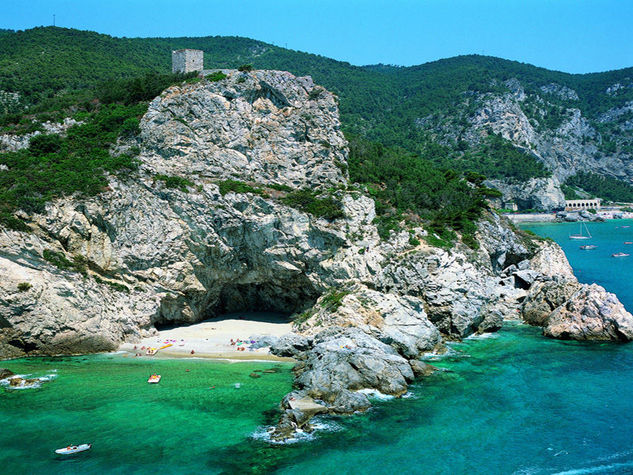 Le spiagge migliori della Liguria - Punta Crena a Varigotti - Simply ...