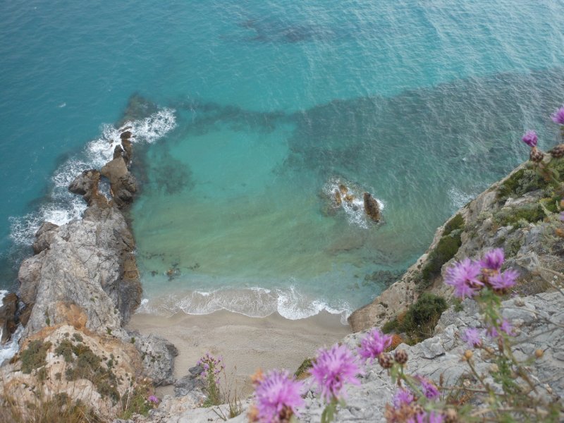 Le spiagge migliori della Liguria - Punta Crena a Varigotti - Simply ...
